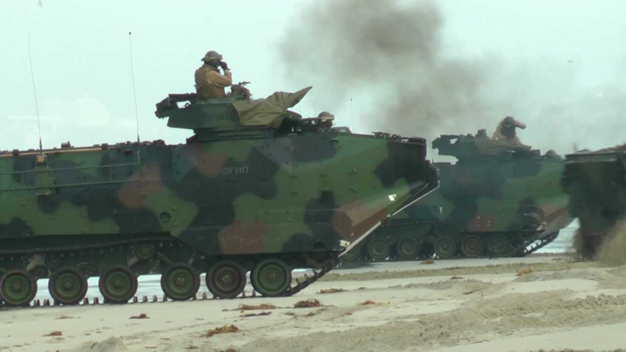 Dawn Blitz 2011 - AAV Landing - YouTube