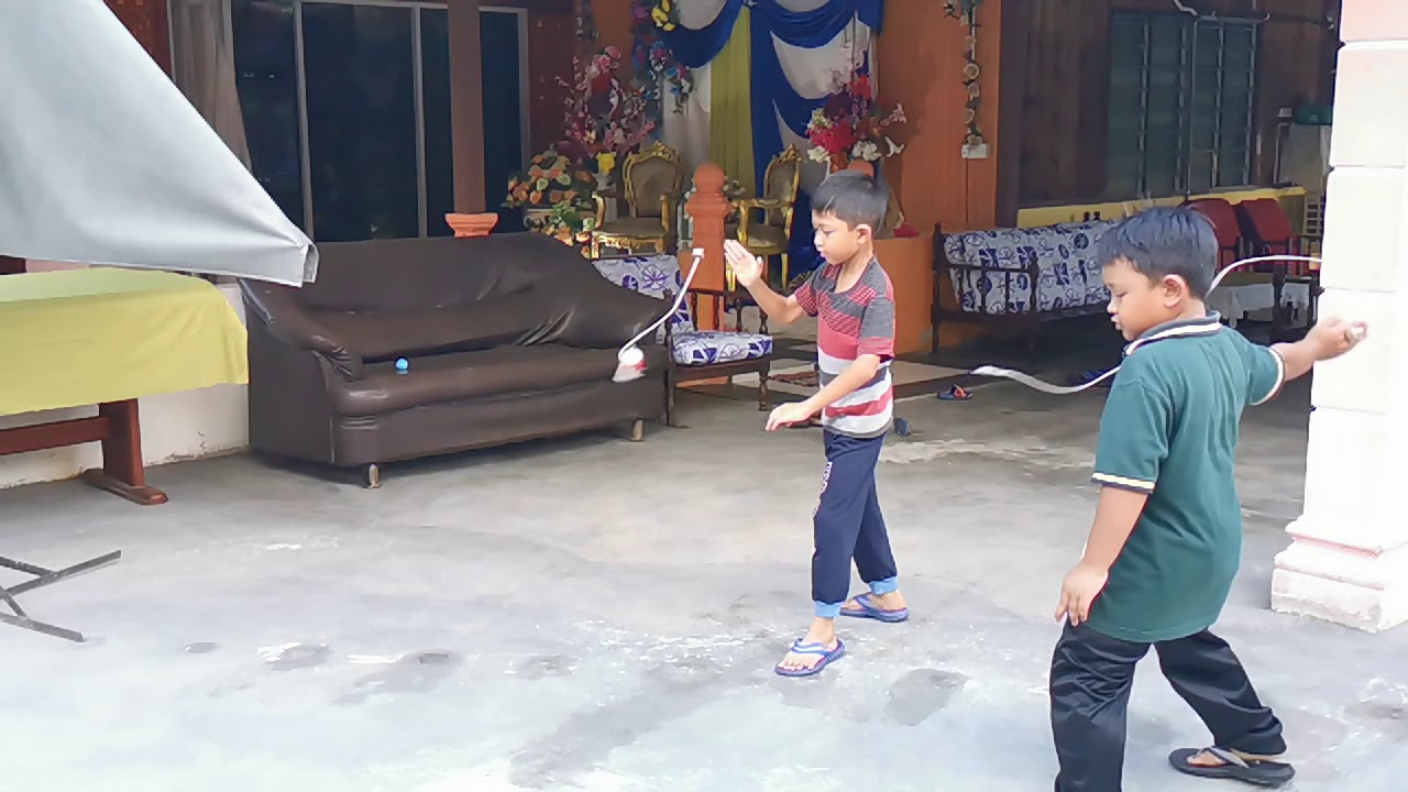 Danish dan rayyan main gasing paku - YouTube