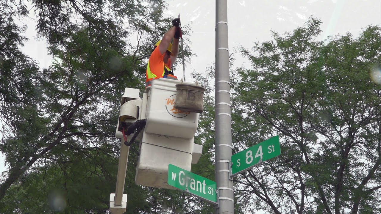 DPW On The Job - Building & Sign - YouTube