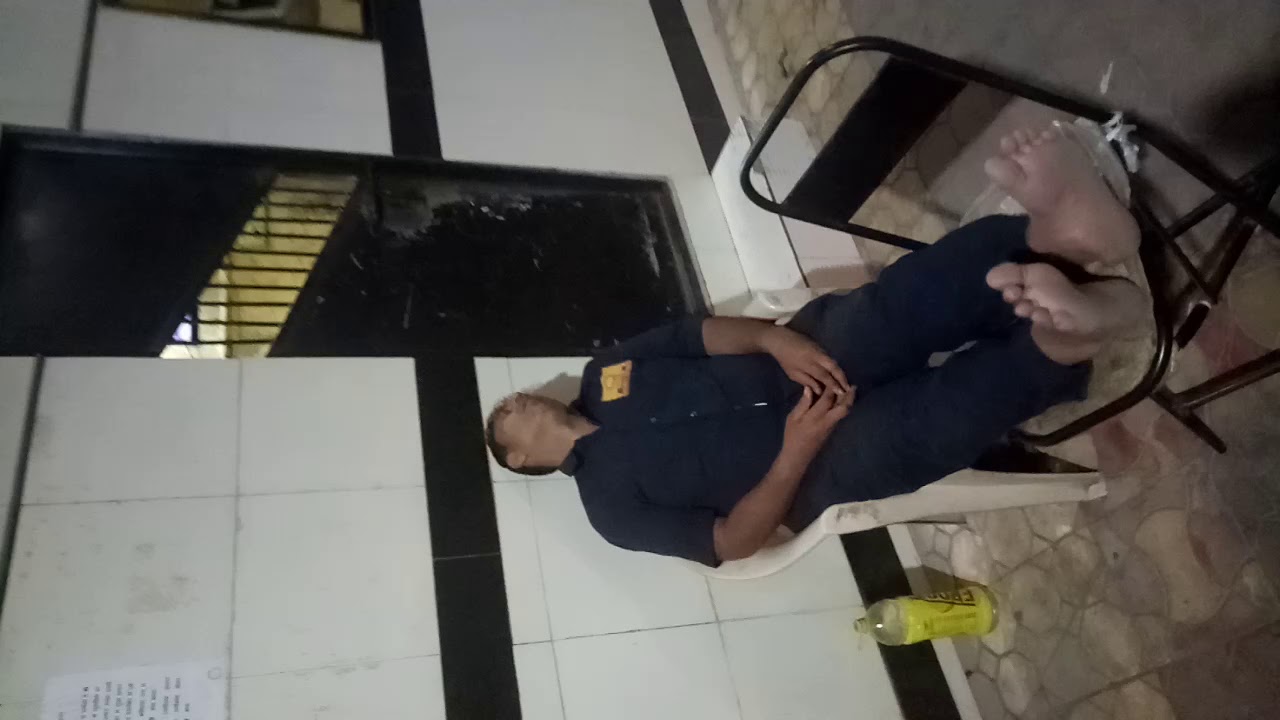 SLEEPING SECURITY GUARD ON DUTY - YouTube