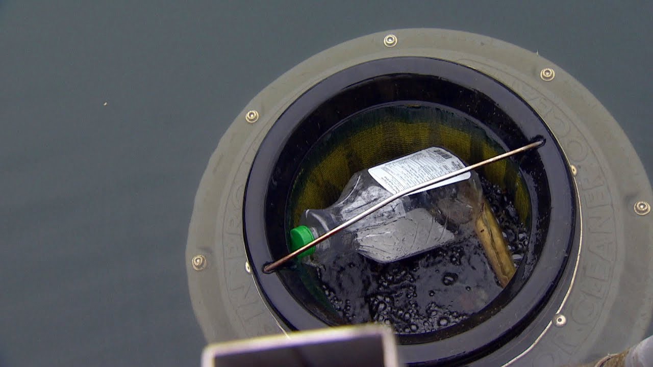 How floating trash cans are cleaning up Toronto's marina - YouTube