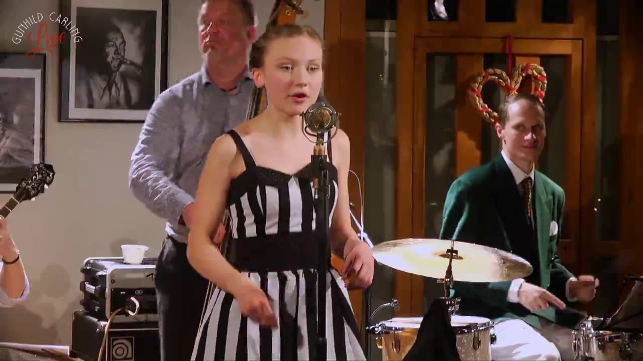 Driving home for Christmas- Gunhild Carling LIVE feat. Idun - YouTube