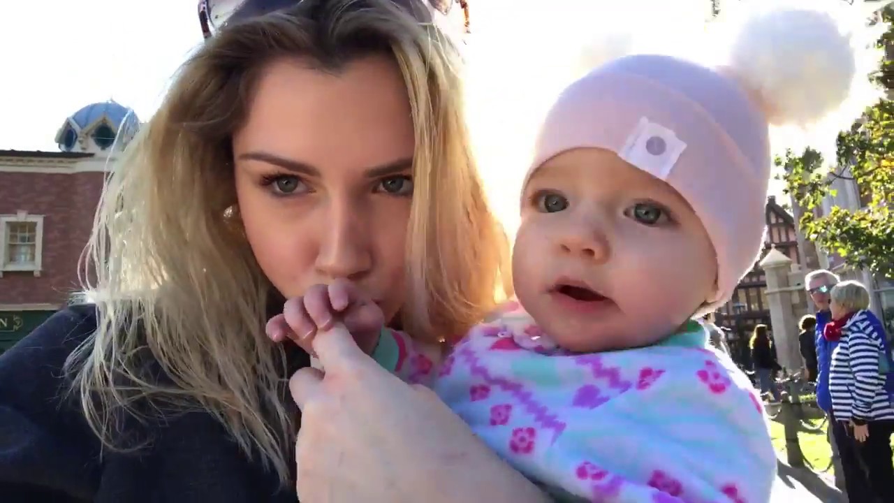 DISNEY DAY WITH TRIPLETS/VLOG NUMBER 1 - YouTube