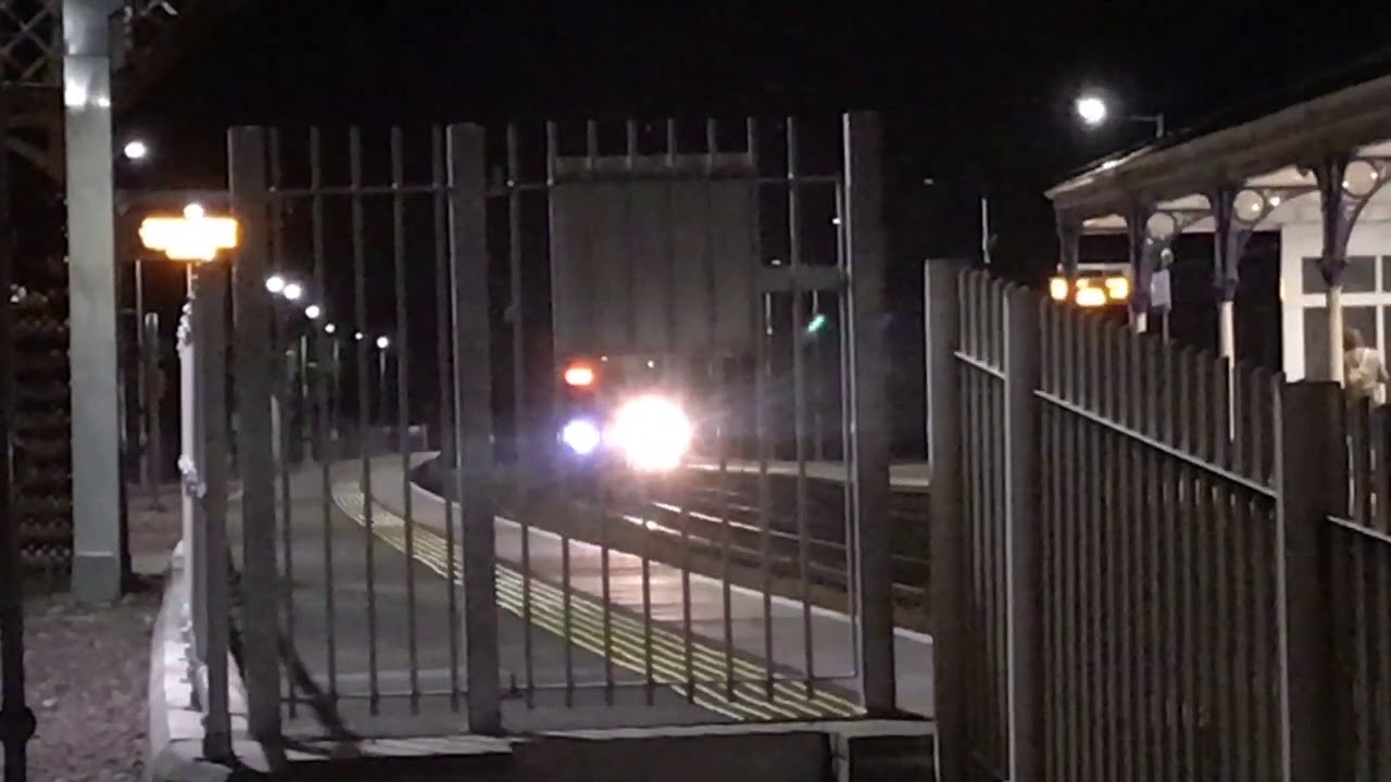 Kingussie Station Level Crossing (Highland) Saturday 22.09.2018 - YouTube