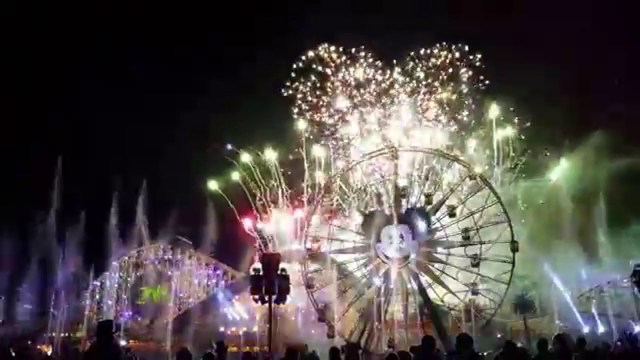Happy new years at world of color - YouTube