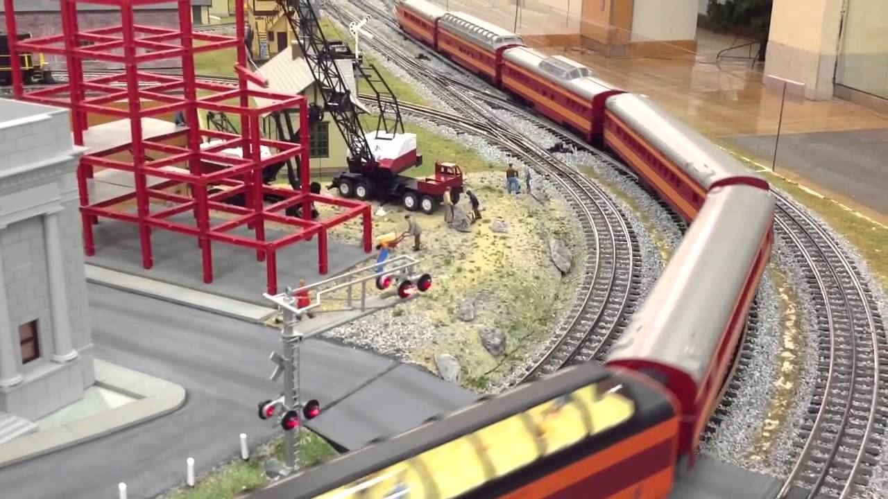 Atlas O Milwaukee Road Erie Builts - YouTube