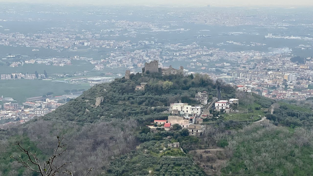 Trekking a Castel Cicala - YouTube