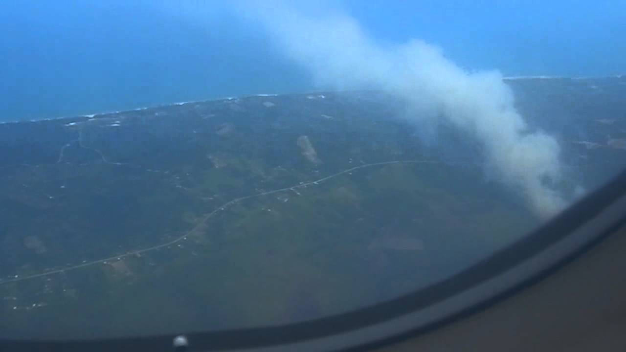 Foreast fire in Borneo Island seen in the flight (ボルネオ島上空, 山火事) - YouTube