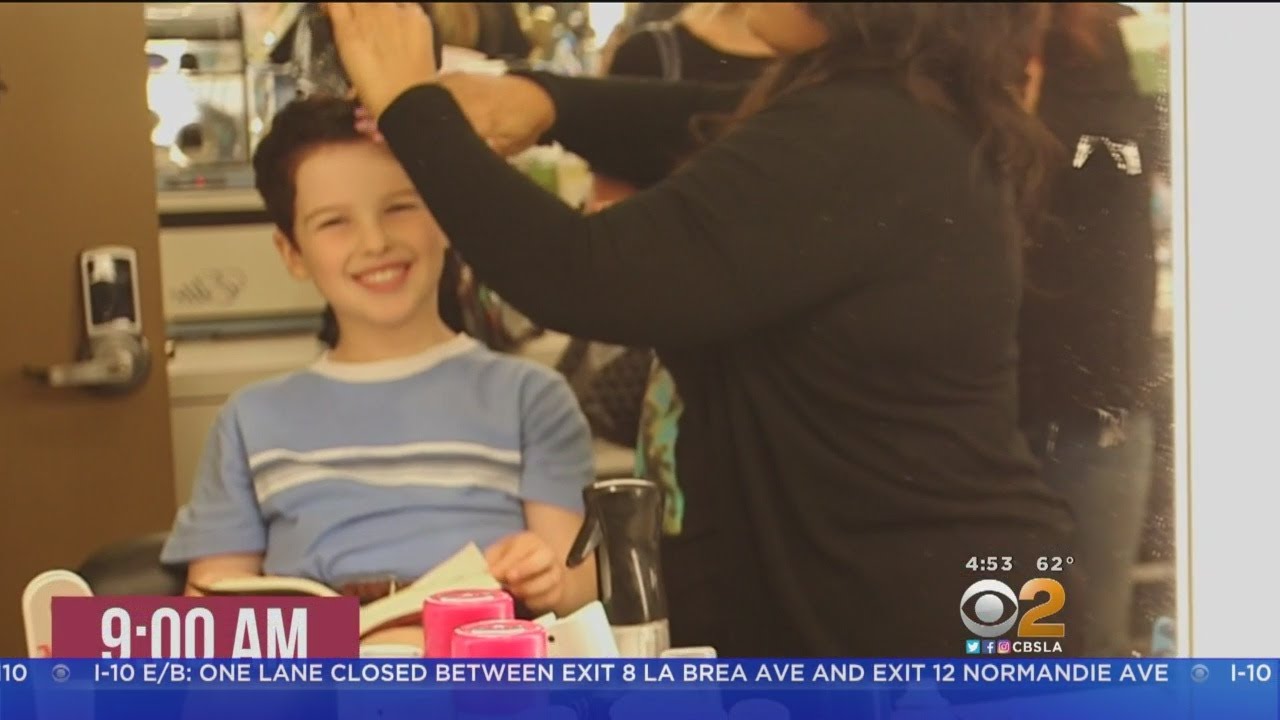 Stars Of 'Young Sheldon' Give A Tour Of The Set - YouTube