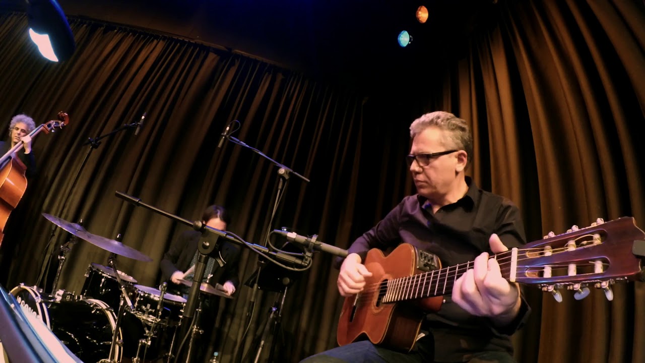 Alessandro Quarta plays Astor Piazzolla- Live "Libertango" - YouTube