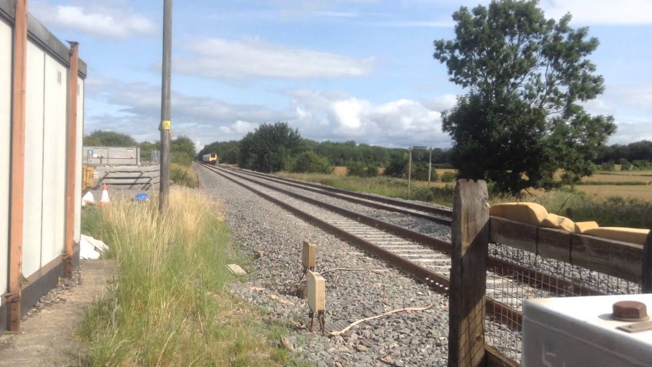 Pirton level crossing + Double Pass (11/07/15) - YouTube