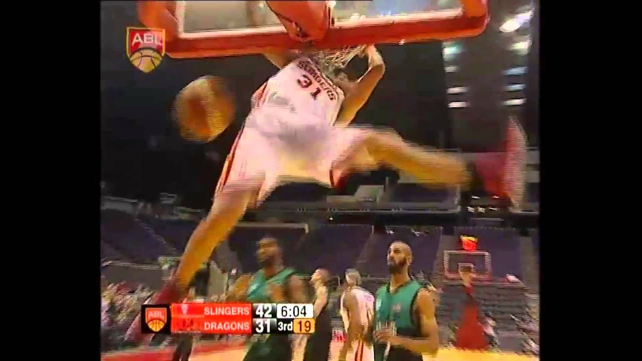 Kyle Jeffers two handed flush off a nice bounce pass from Don Dulay ...