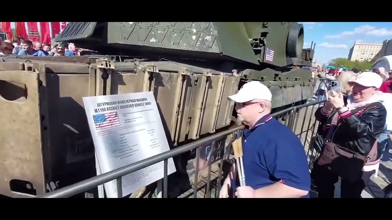 M1A2 Abrams tank in Moscow on display - YouTube