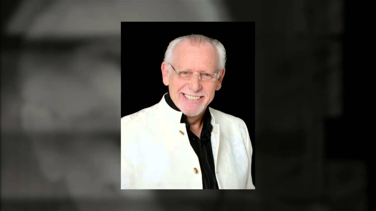 Paul Rhodes is an International Singer of the finest quality. - YouTube