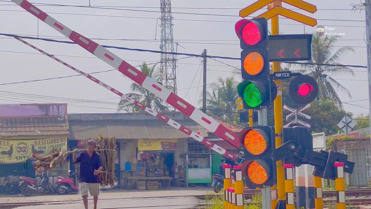 Palang Pintu Perlintasan KA Baru Cikoya Daru Wantech Level Crossing ...