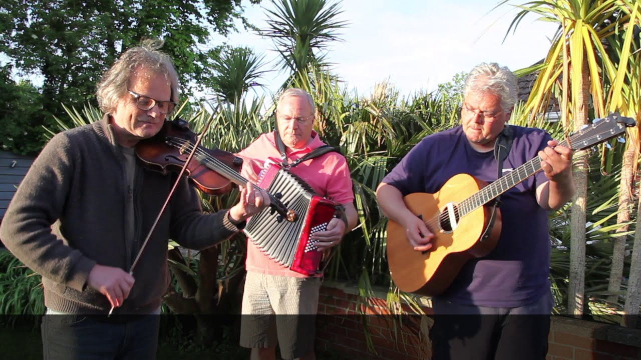 Traditional Irish tunes Buachaill On Eirne and Give Me Your Hand - YouTube