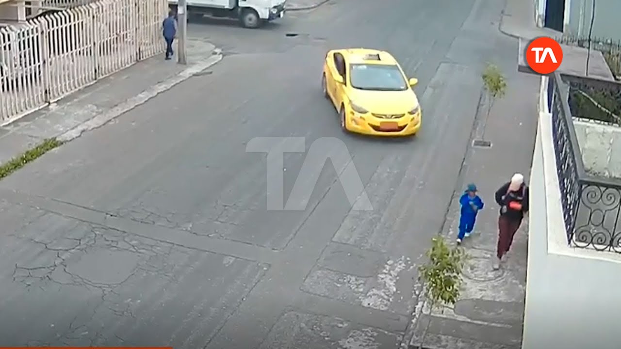 Conductor ebrio impactó a dos hermanos en Riobamba - YouTube