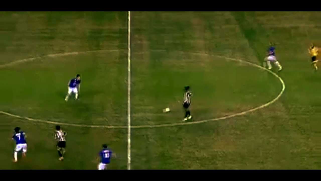Ronaldinho -Dancing Dub Step After Scoring Amazing Goal - (2012) - YouTube