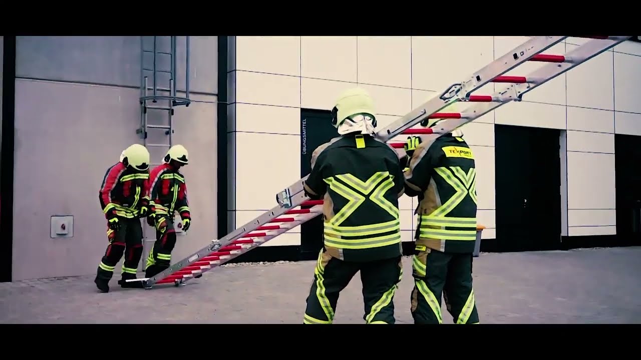 Feuerwehr-Multifunktionsleiter als Anlegeleiter aufstellen - YouTube