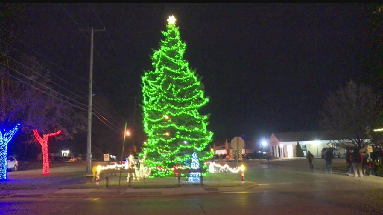 McDonald celebrates the holidays with its Christmas tree lighting - YouTube