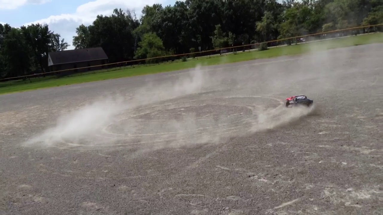 Traxxas Slash 2wd review. Should you buy brushed model? - YouTube