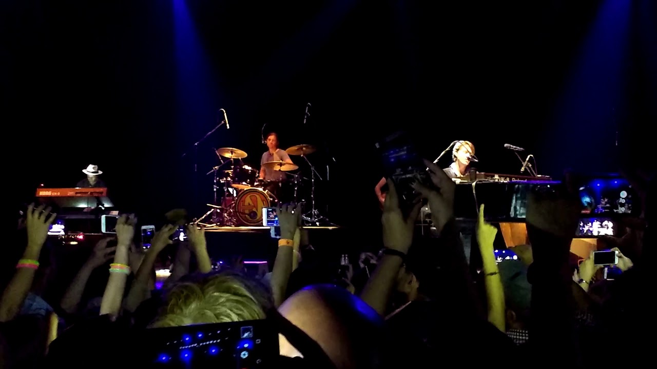 Weird - Hanson (México Plaza Condesa 16-08-17) - YouTube