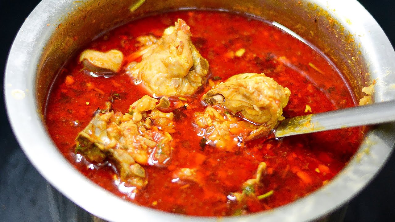 झणझणीत चिकण रस्सा | Spicy Chicken Rassa | Chicken Curry Recipe | Latika ...