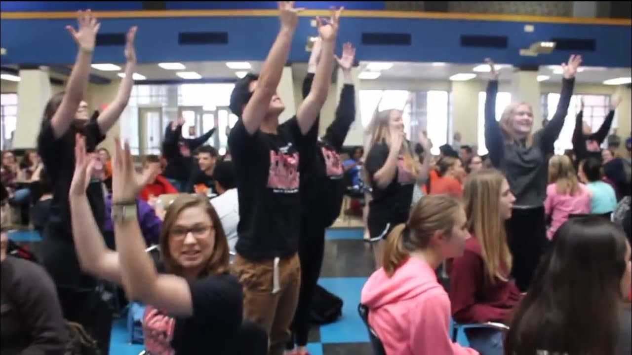 Flash Mob - Sing & Dance in High School Cafeteria (HD) 🎵💃🏽 - YouTube