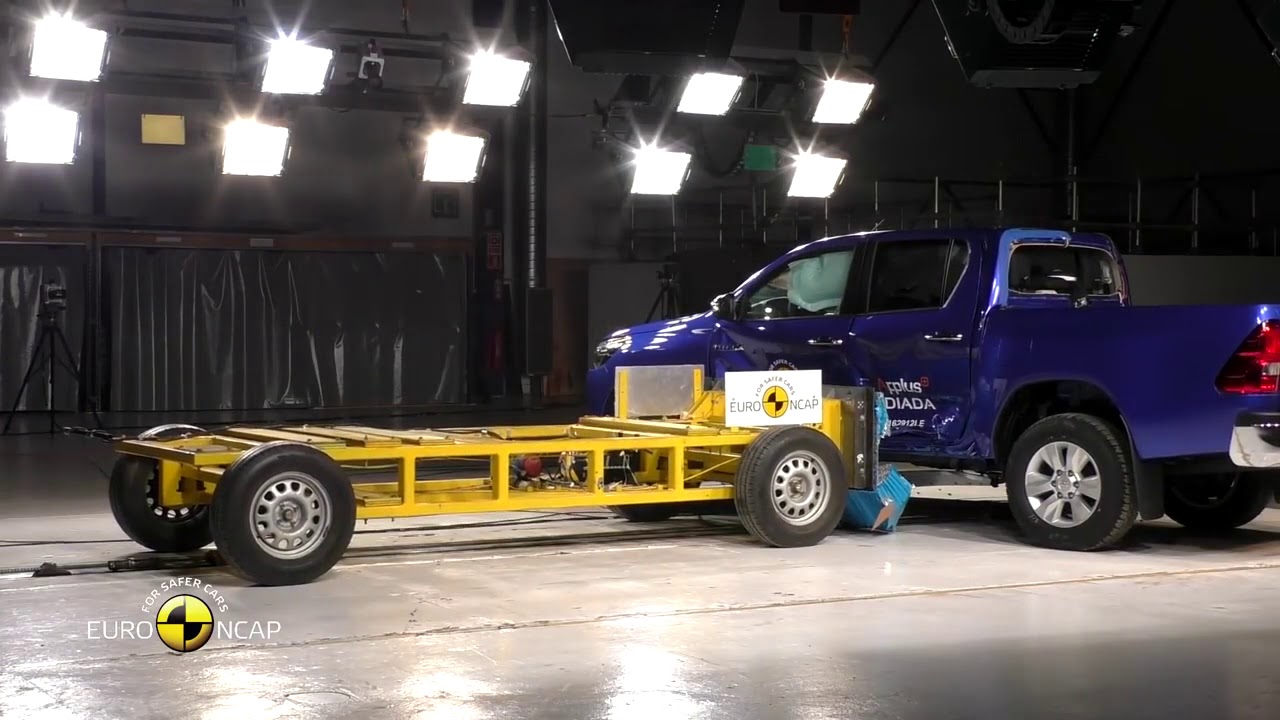 2017 Toyota Hilux Pickup Truck Crash Test Euro NCAP - YouTube