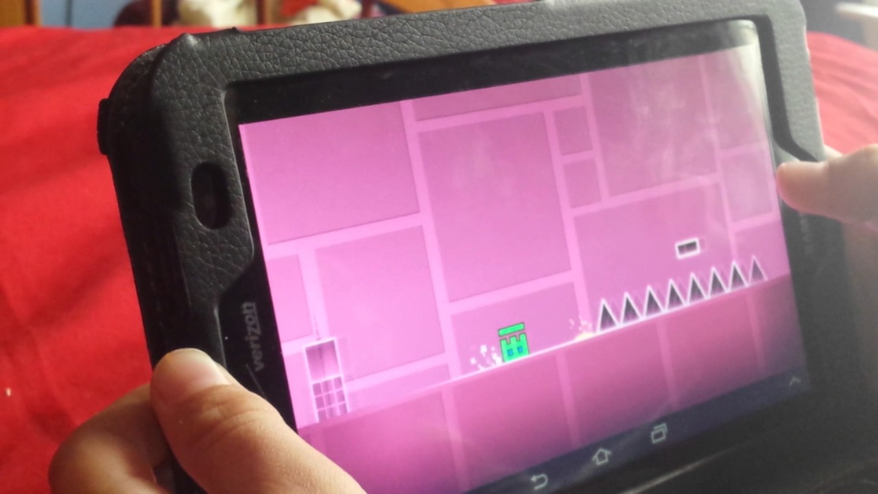 Kid rages over geometry dash - YouTube