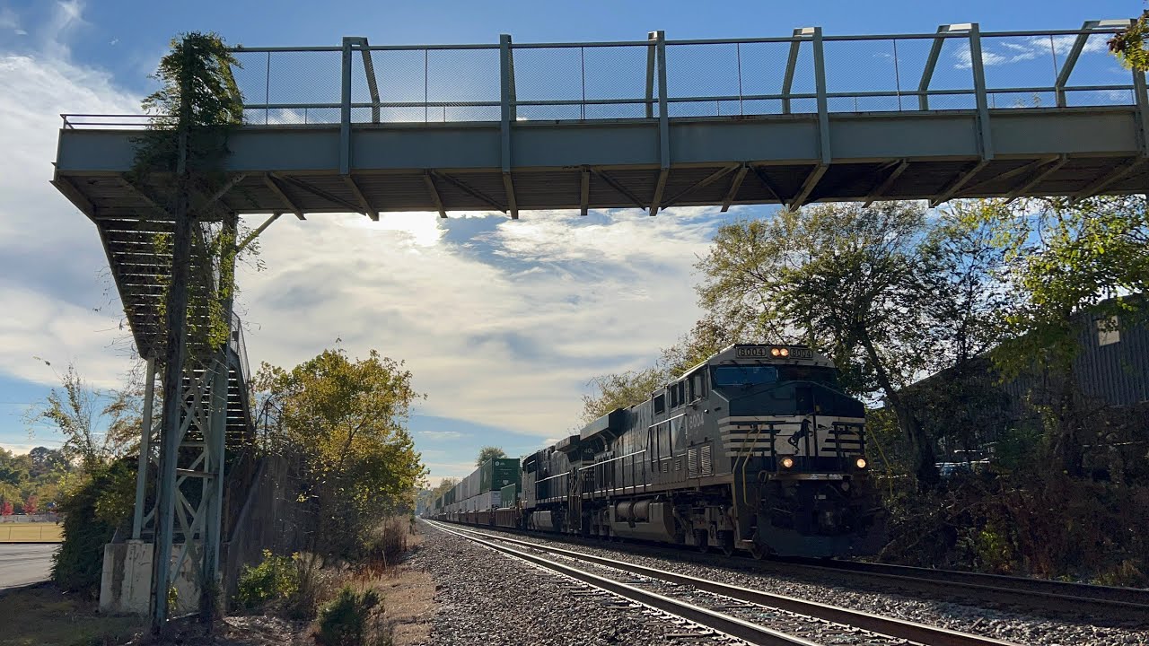 NS ES44AC 8004 Leads Short Tanker-Modal 288-22 on 10/23/23 - YouTube