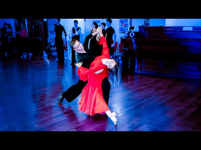 Slow Dancing Skoleball SLOW FOXTROT Glenn Richard BOYCE & Cäroly