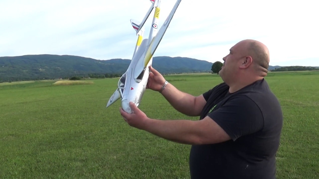 De Havilland Vampire MK6 EDF 70mm jet Flight after crash - YouTube