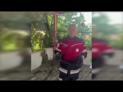 Vatandaşları tedirgin eden 1 buçuk metre yılanı itfaiye yakaladı HATAYİNTERNETTV.COM