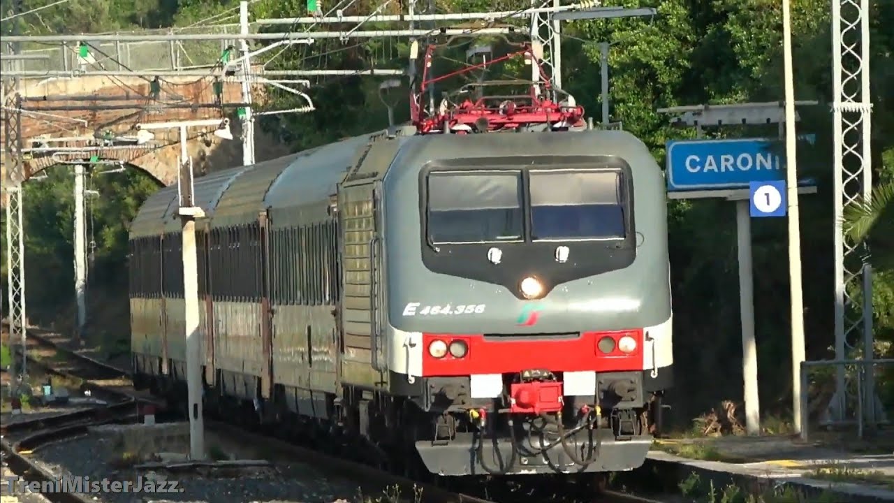 Treno Intercity giorno 723 Roma-Palermo transita presso la stazione di ...