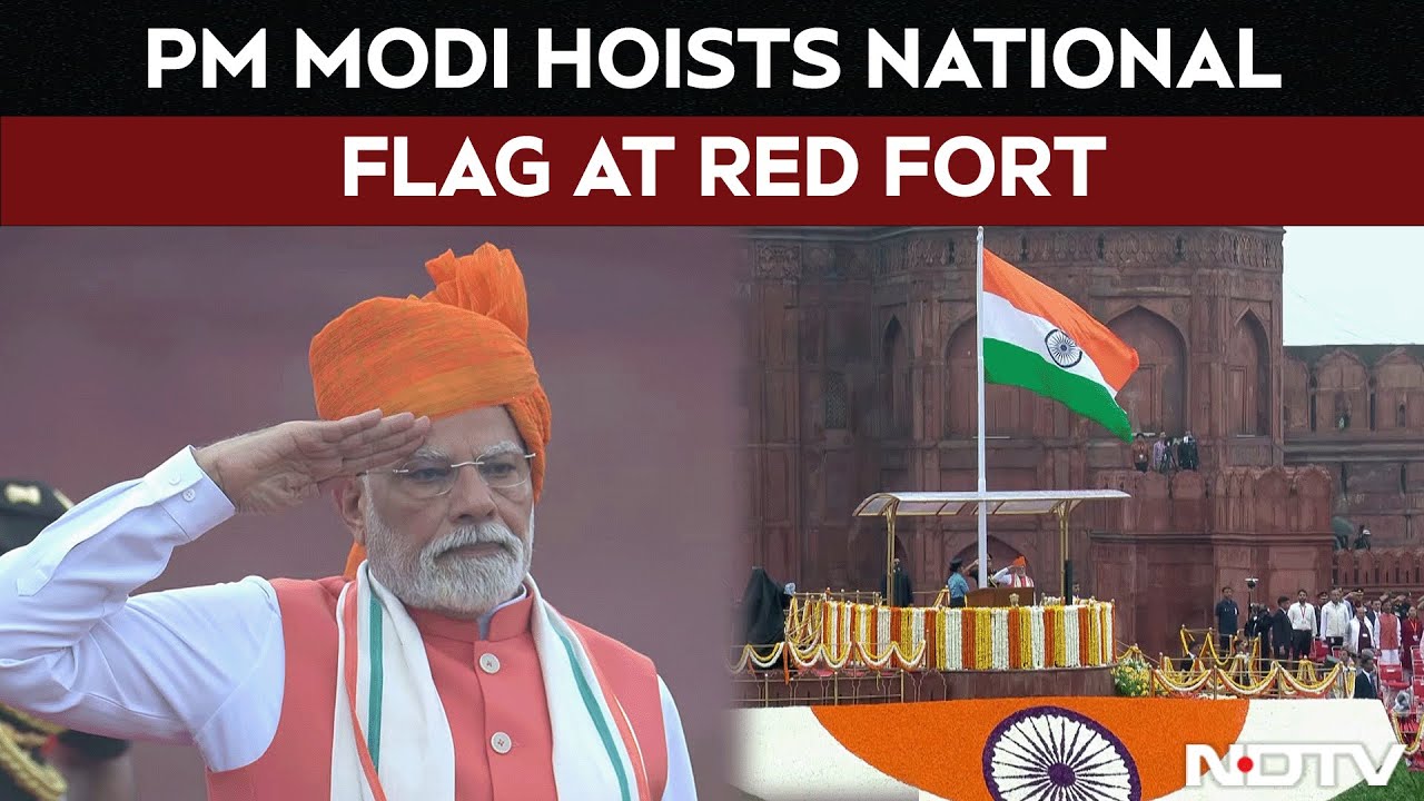 Prime Minister Narendra Modi Hoists The National Flag At The Red Fort ...