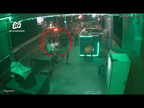 Terekam CCTV, Seorang Pria Remas Payudara Penjaga Warkop di Tuban