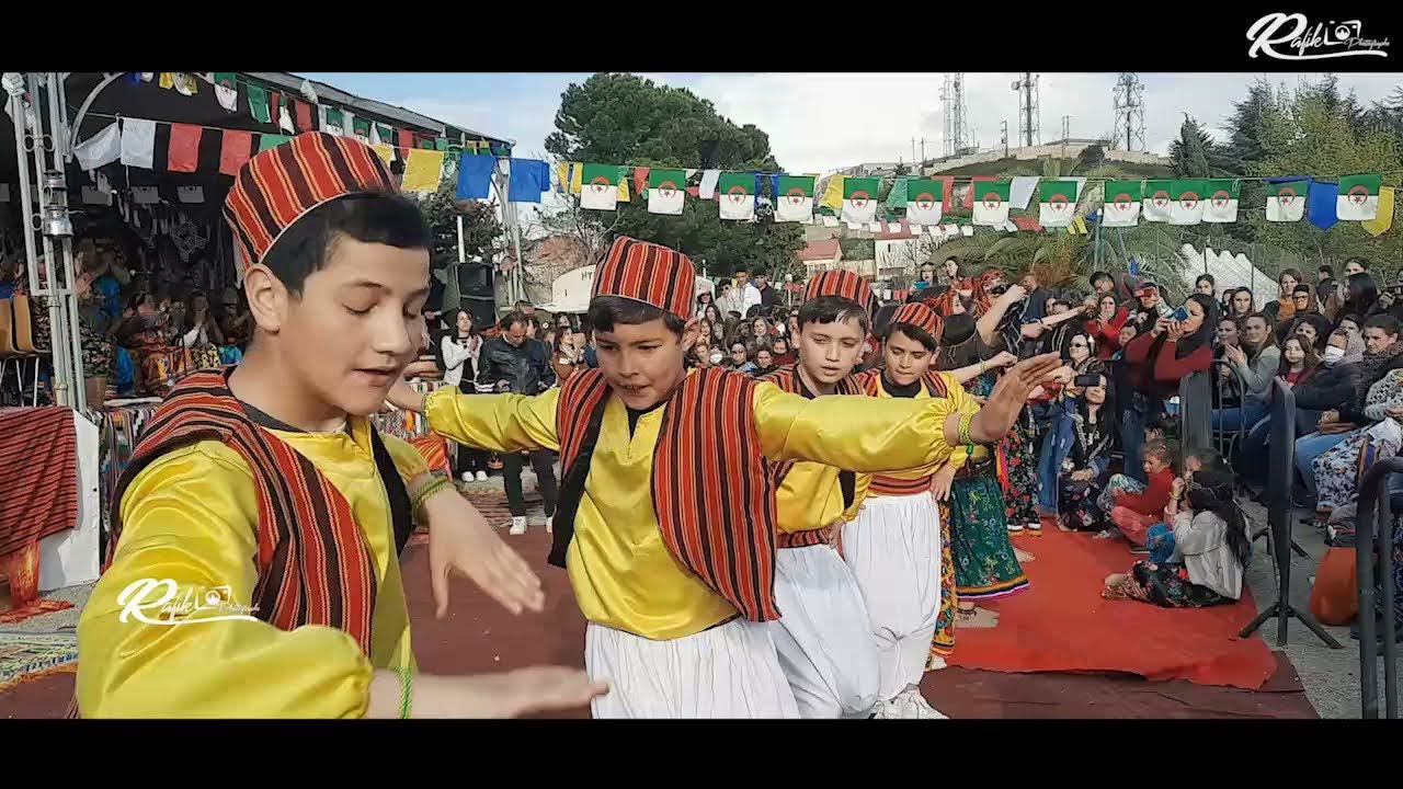Danse Kabyle : Une Ode Envoûtante à la Danse Féminine "Kabylie" - YouTube