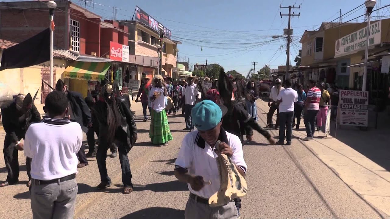 Desfile del XV Encuentro de Pueblos Negros en Cuajinicuilapa, Guerrero ...