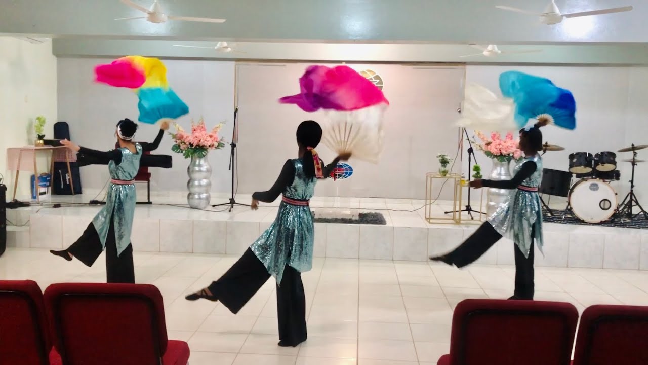 ¡3 Rutinas con el abanico fáciles de hacer! | TUTORIAL DE DANZA - YouTube