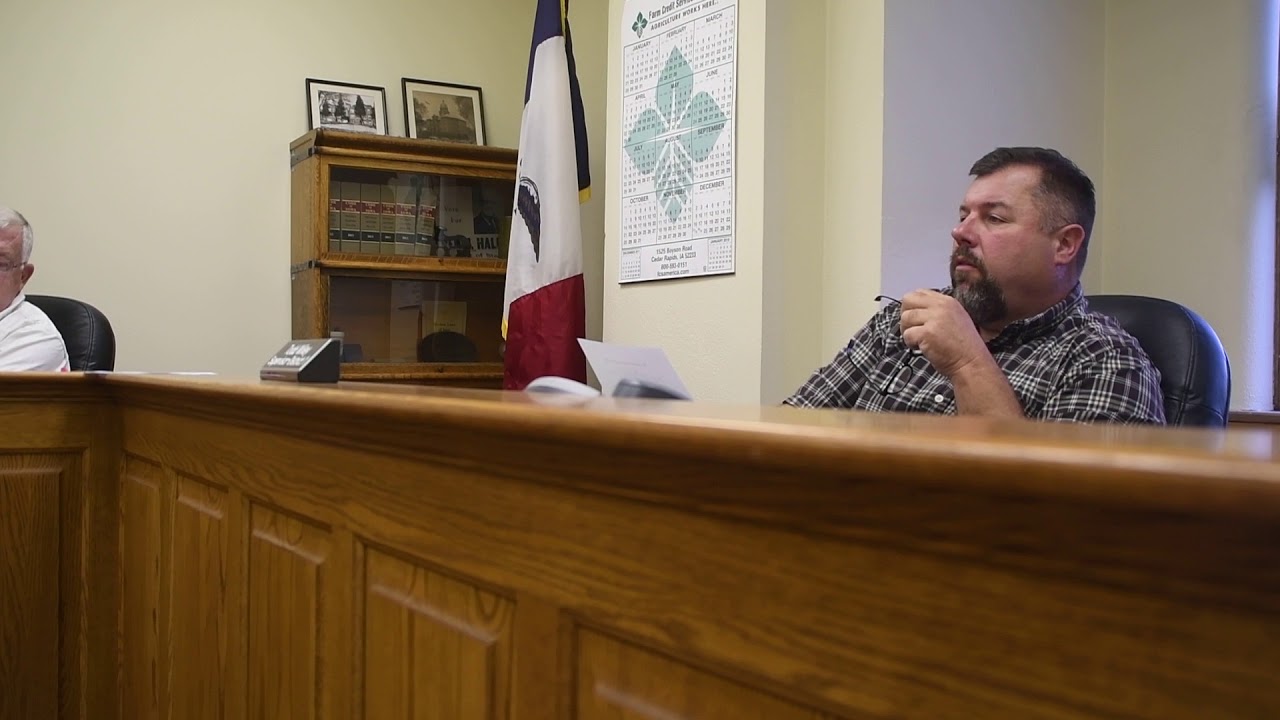 Benton County Sheriff Ron Tippett talks with county supervisors - YouTube