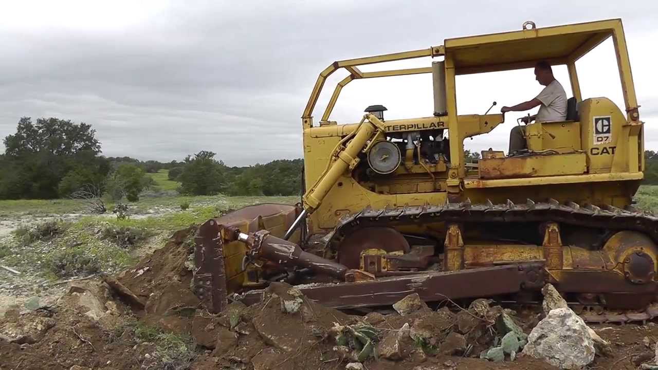 D7E Walks Again - YouTube