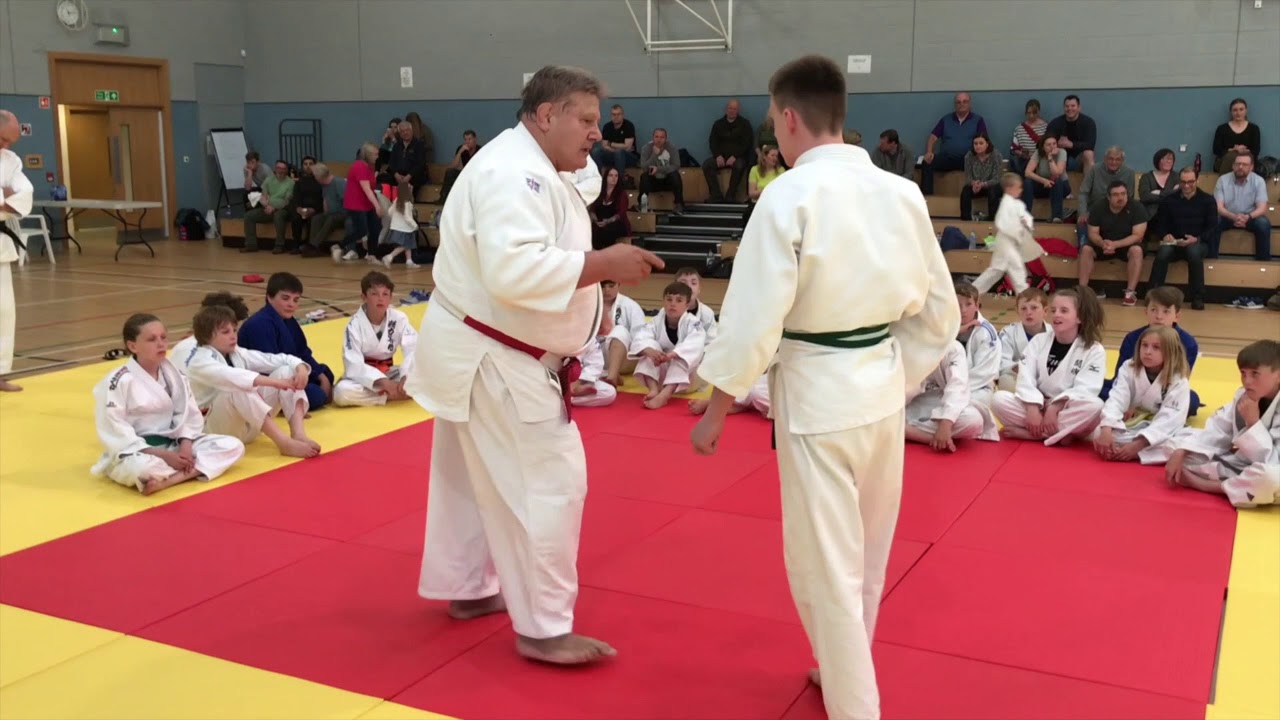 Angelo PArisi Taiotoshi - YouTube