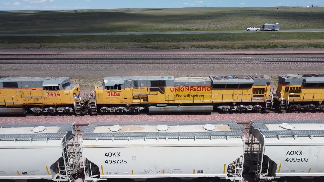 UP SD9043MAC Storage Lines - YouTube