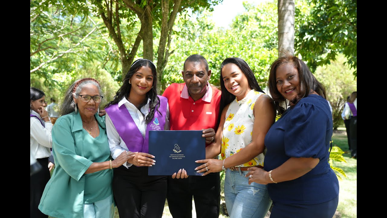 Graduación Ordinaria 2024 - Testimoniales Padres LNNM y EPH - YouTube