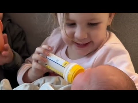 Marleigh and Jack meet their baby brother Kai for the first time| yeet ...