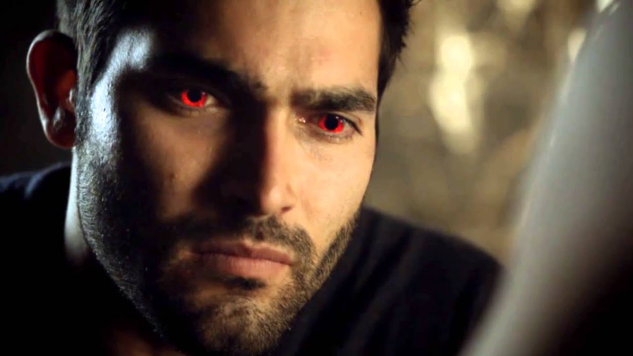 Great Picture of Derek Hale & Tyler L Hoechlin & Some of The Vampire ...