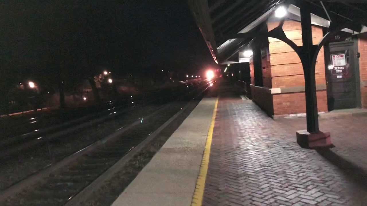 Inbound Metra 113 Arrives and Departs Riverside IL - YouTube