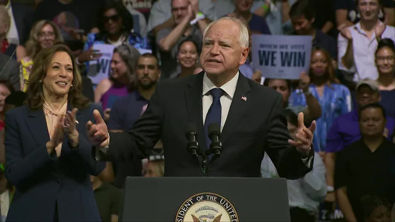 LIVE | Kamala Harris-Tim Walz hold campaign event in Detroit - YouTube