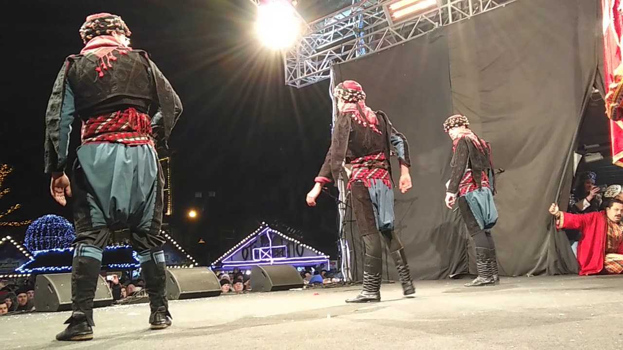 Turkish men dancing Zeybek. Турки танцюють. - YouTube
